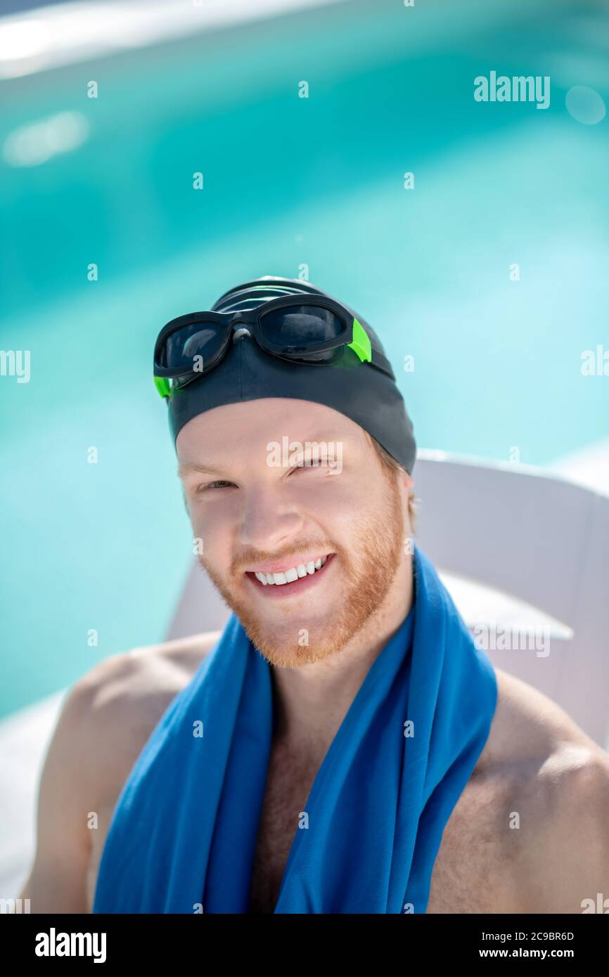 Good looking man in swimming pool hi-res stock photography and images ...