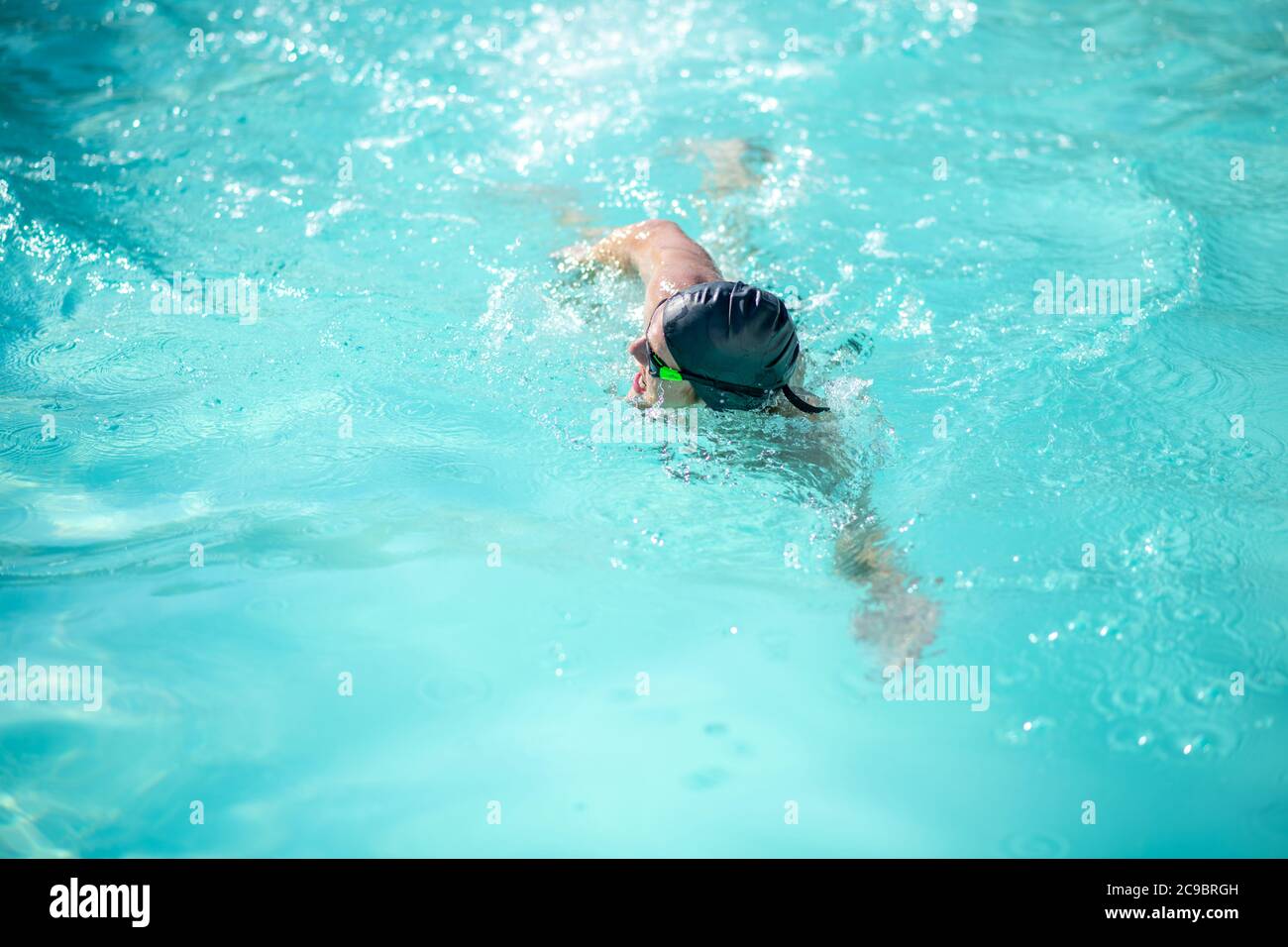 Man swimming pool outdoors muscles hi-res stock photography and images ...