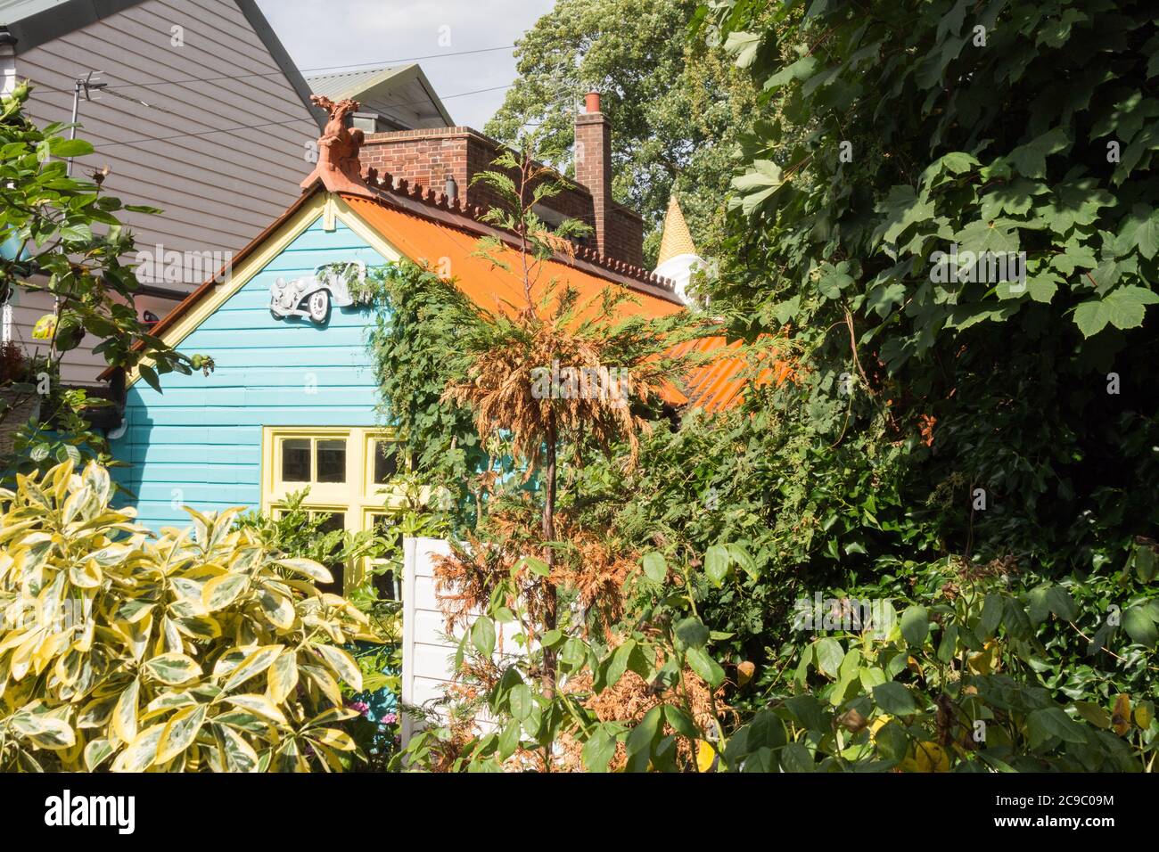 Artists Simon and Sheba Cassini's Love Shack on Eel Pie Island ...