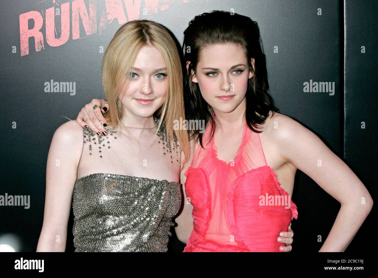 The runaways 2010 dakota fanning hi-res stock photography and images ...