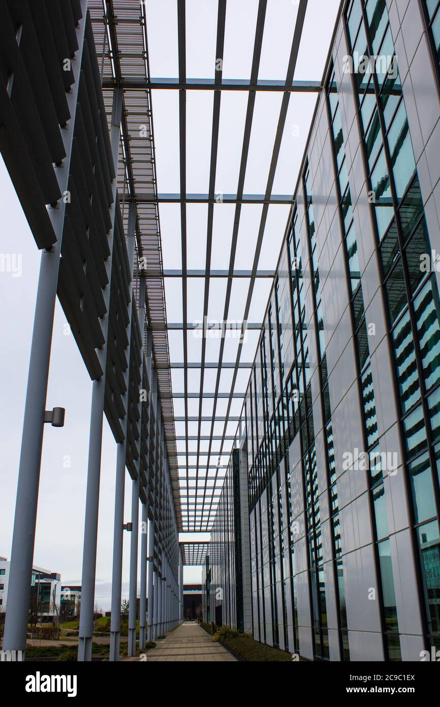 Hallway exterior modern building hi-res stock photography and images ...
