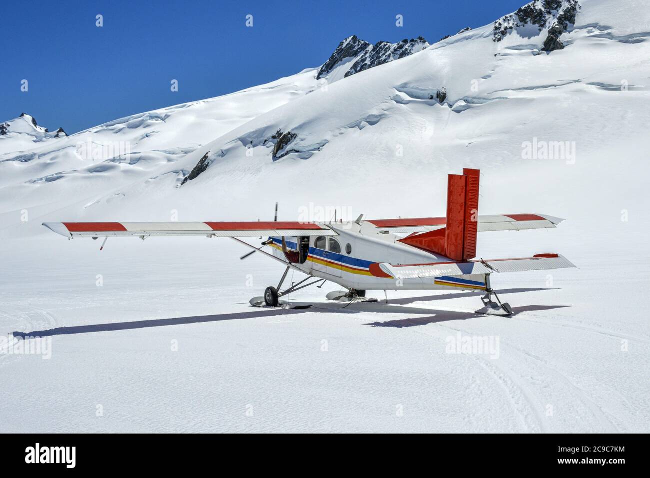 Aircraft lift hi-res stock photography and images - Alamy