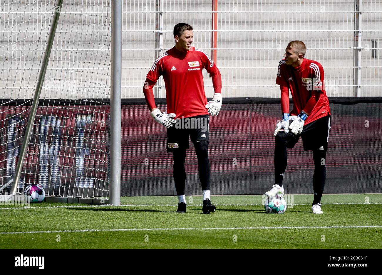 Busk off hi-res stock photography and images - Alamy