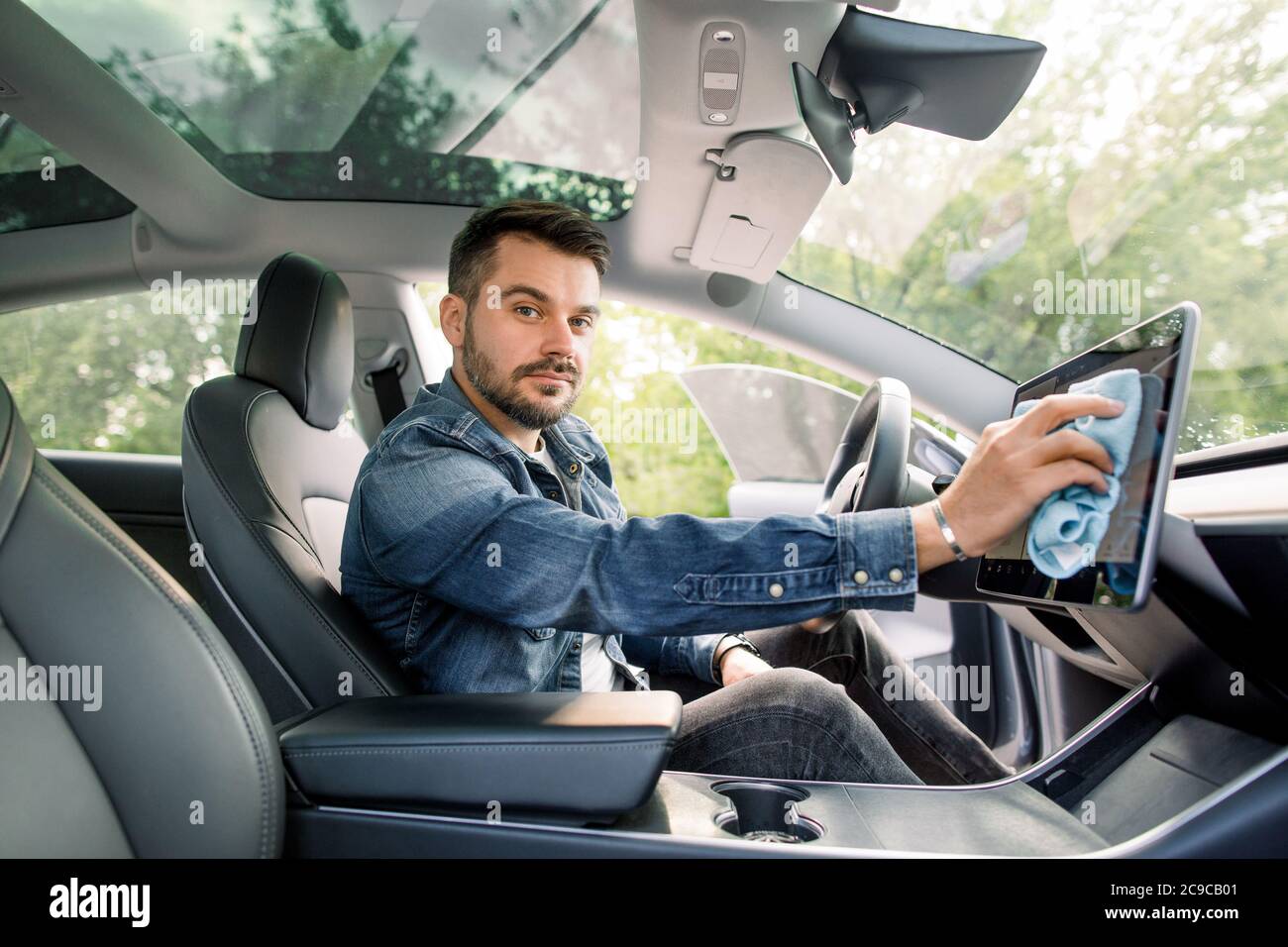 Self steering hi-res stock photography and images - Alamy