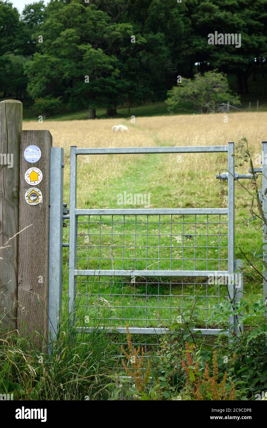 Galvanized metal gates hi-res stock photography and images - Alamy