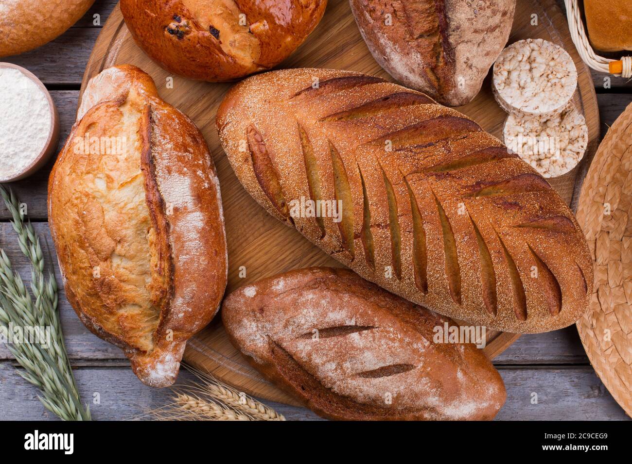Crispy whole wheat bread background Stock Photo - Alamy