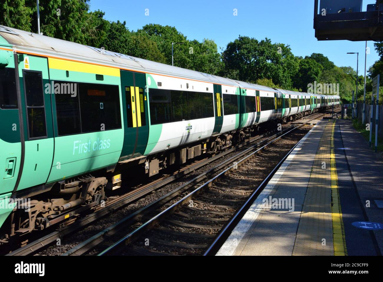 Class 377 emu hi-res stock photography and images - Alamy