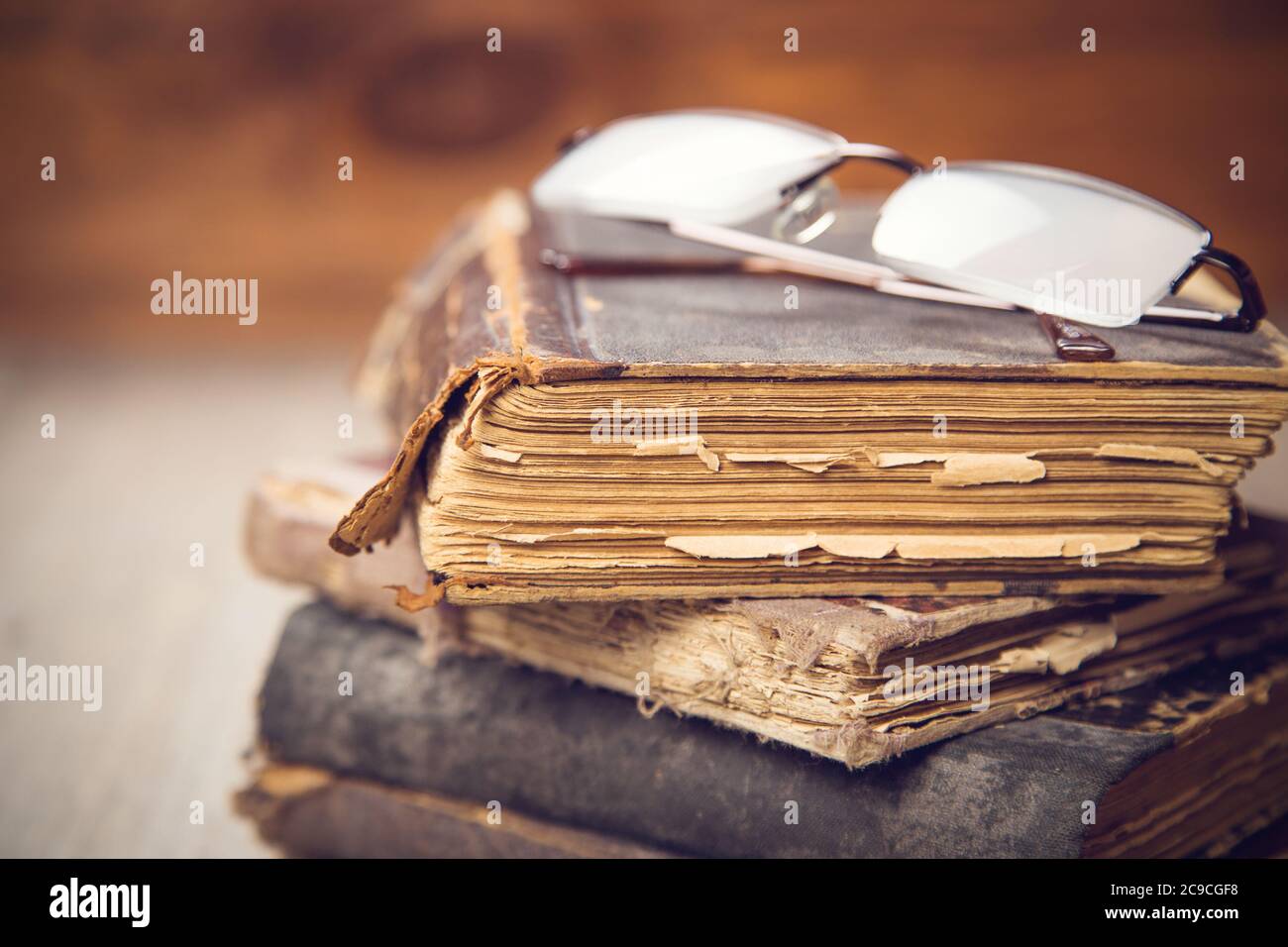 Obsolete books hi-res stock photography and images - Alamy