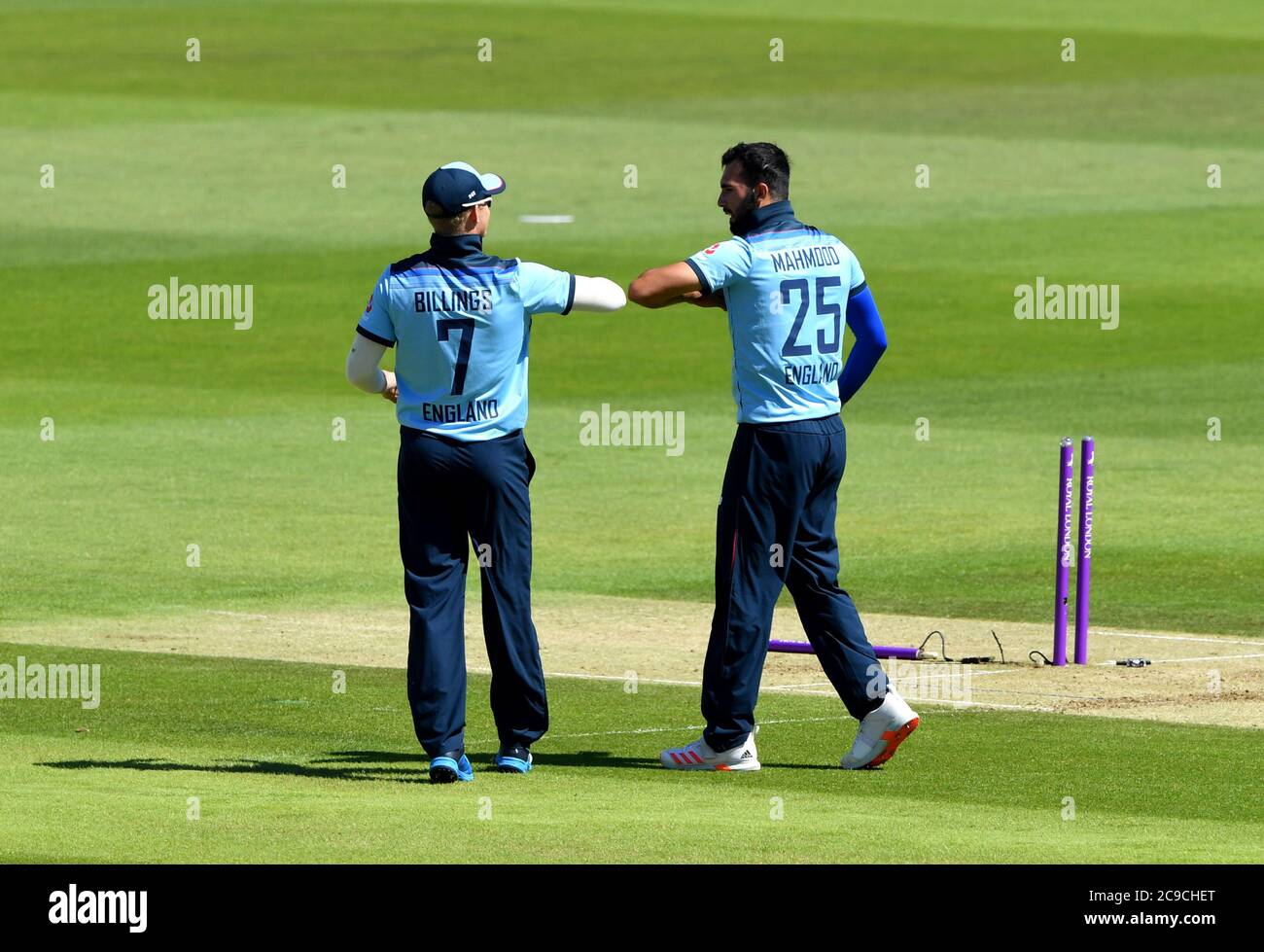 Wicket with sam billings of england hi-res stock photography and images ...
