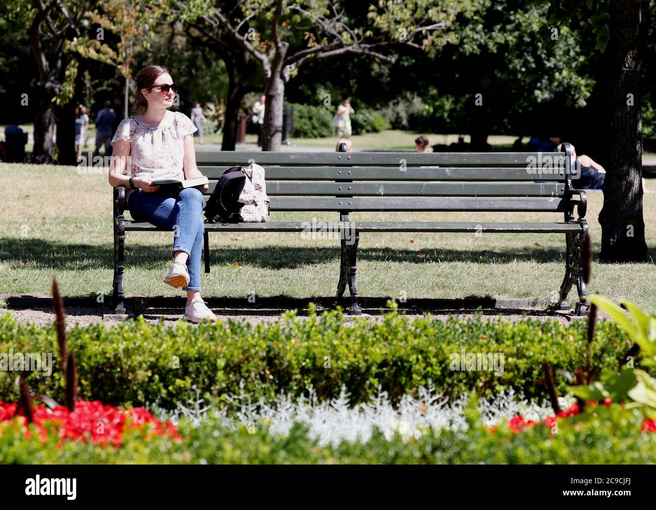 London park bench book hi-res stock photography and images - Alamy