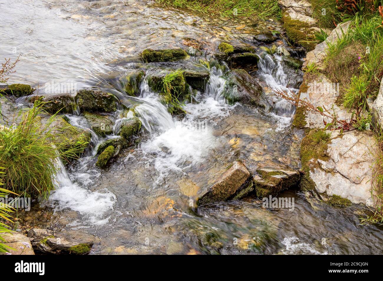 Water over stones hi-res stock photography and images - Alamy