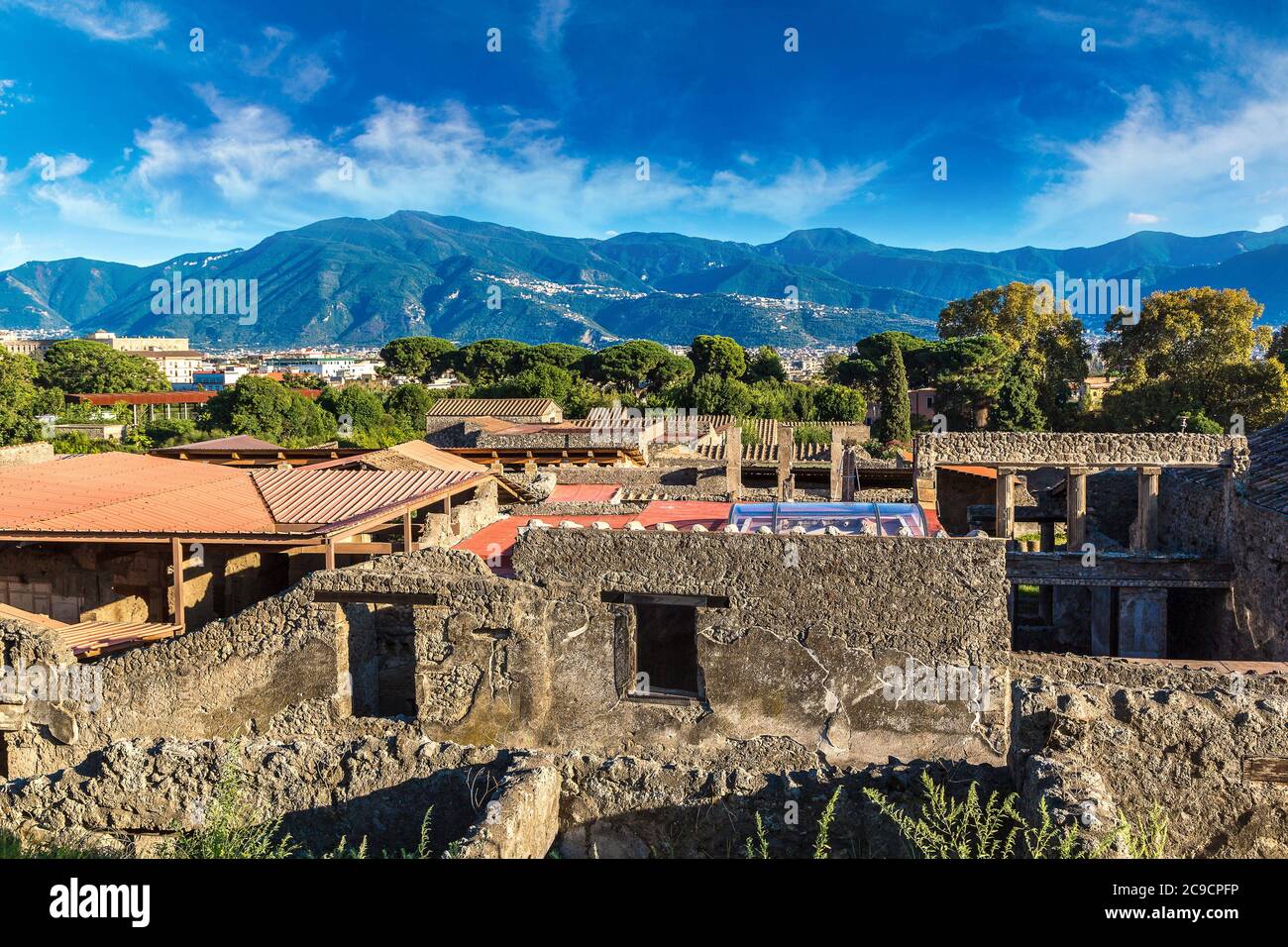 Pompeii city destroyed in 79BC by the eruption of Mount Vesuvius Stock ...