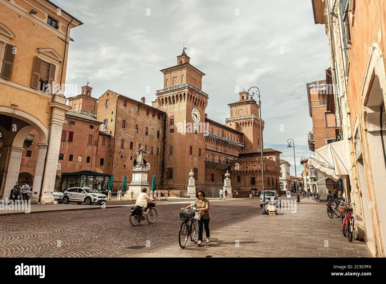 Evocative view of the castle of Ferrara with people and tourists Stock ...