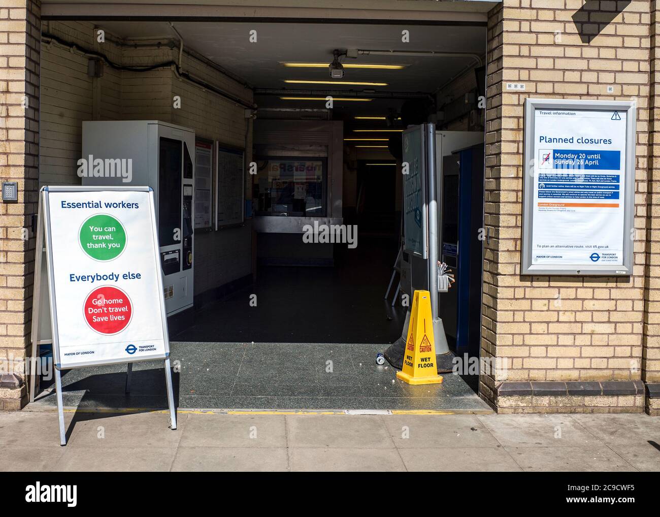 London transport essential workers you can travel thank you sign hi-res ...