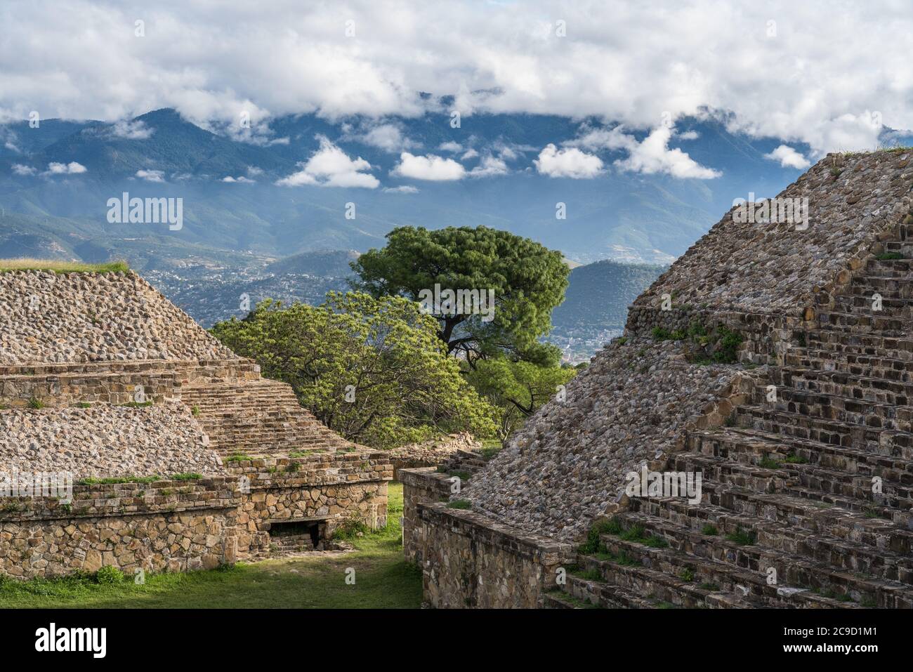 Buildings D (left) and VG on the North Platform of the pre-Columbian ...