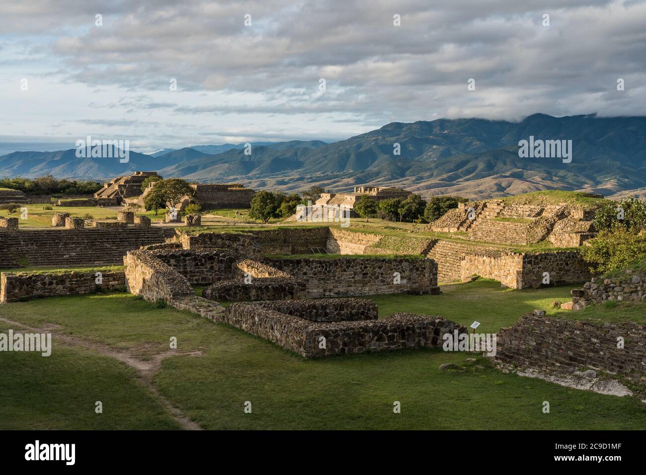 Sunken plaza hi-res stock photography and images - Alamy