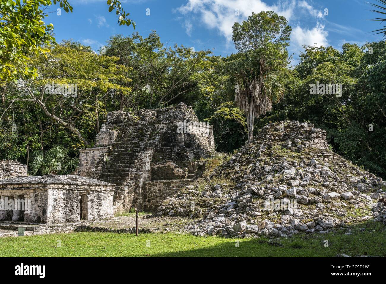 Structure 7H-3 in the ruins of the Mayan city of Muyil or Chunyaxche in ...