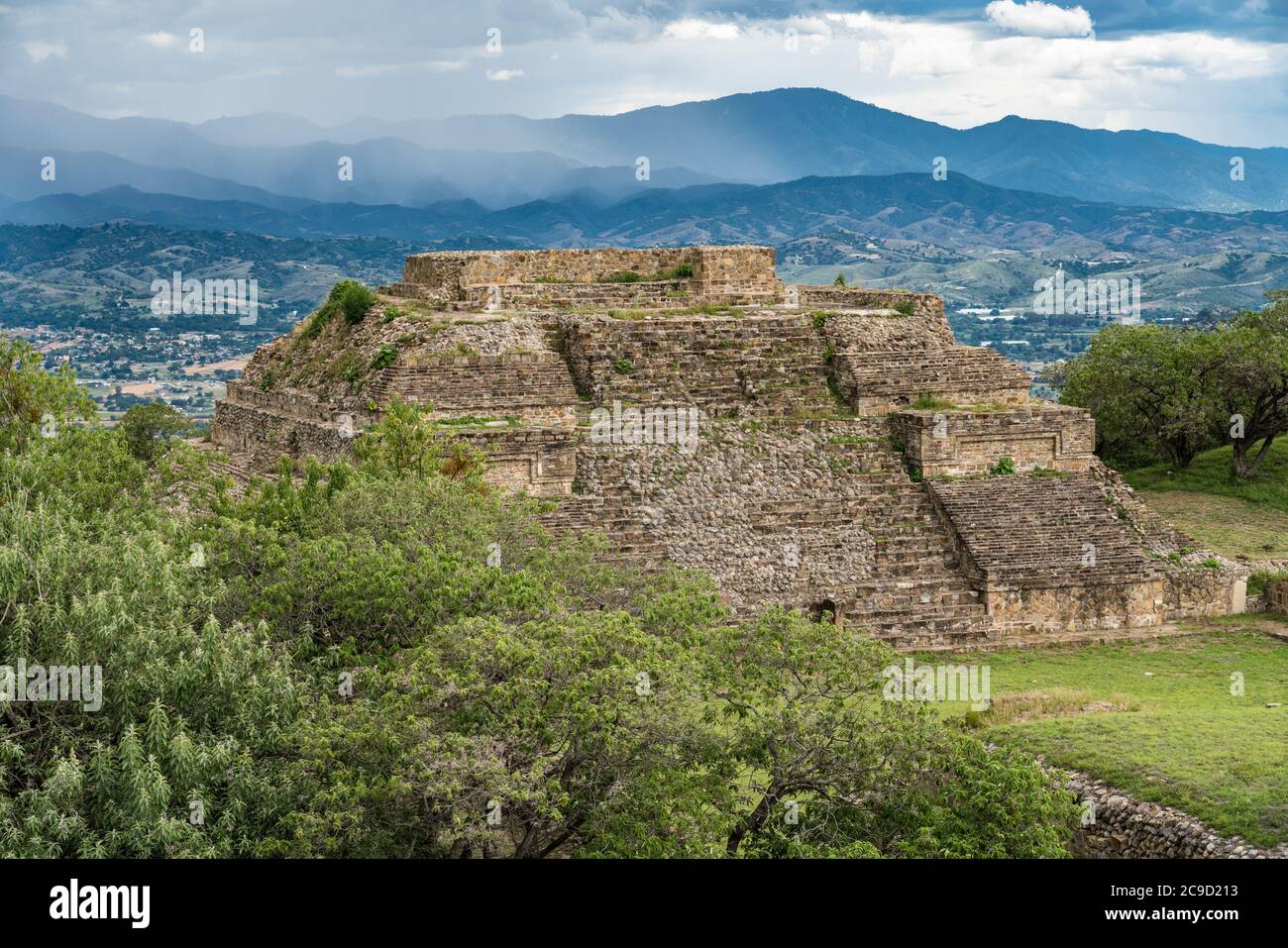 Monte alban pyramid hi-res stock photography and images - Alamy