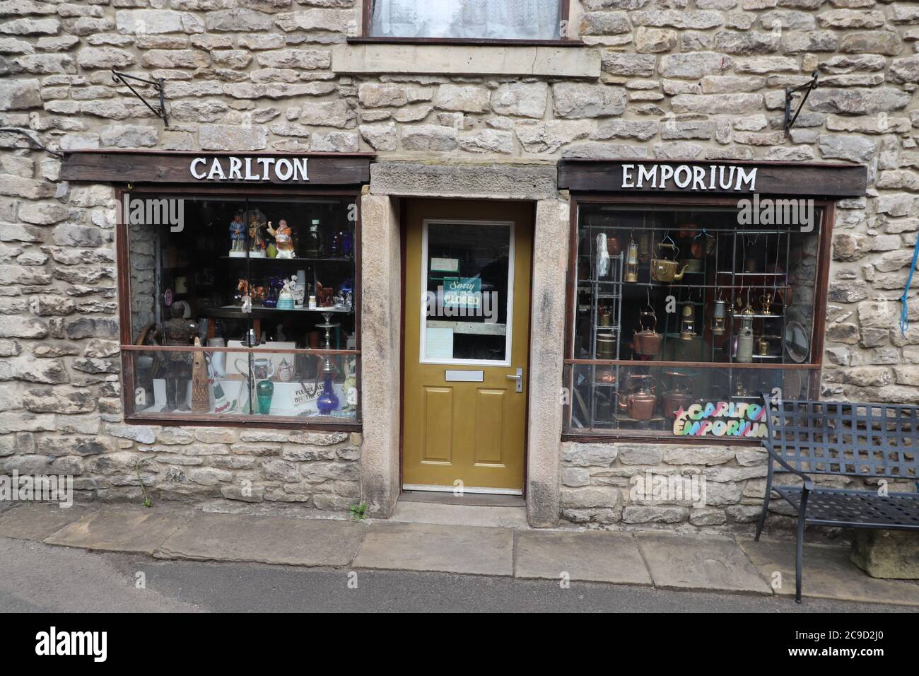 Castleton village in the peak district hi-res stock photography and ...