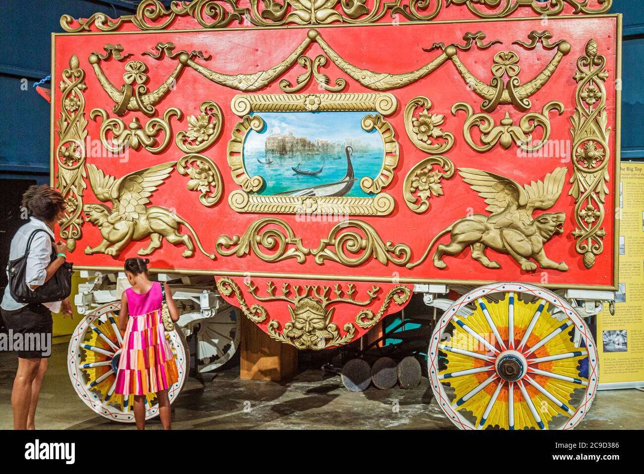 Circus wagon hi-res stock photography and images - Alamy