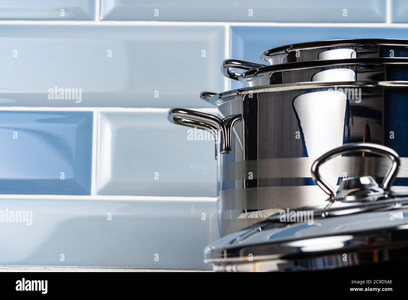 Close up photo of cookware set on kitchen counter Stock Photo - Alamy