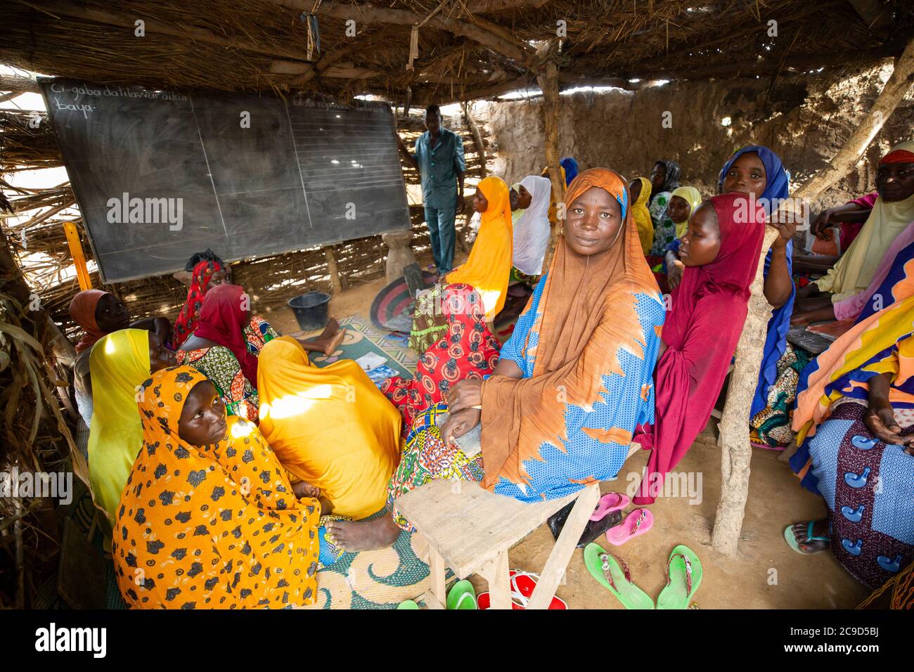Muslim burka classroom hi-res stock photography and images - Alamy