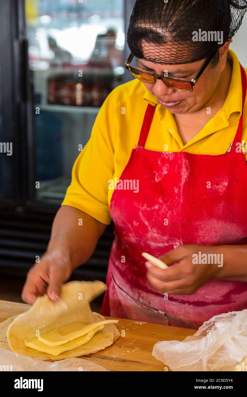 Fast food restaurant worker hi-res stock photography and images - Alamy