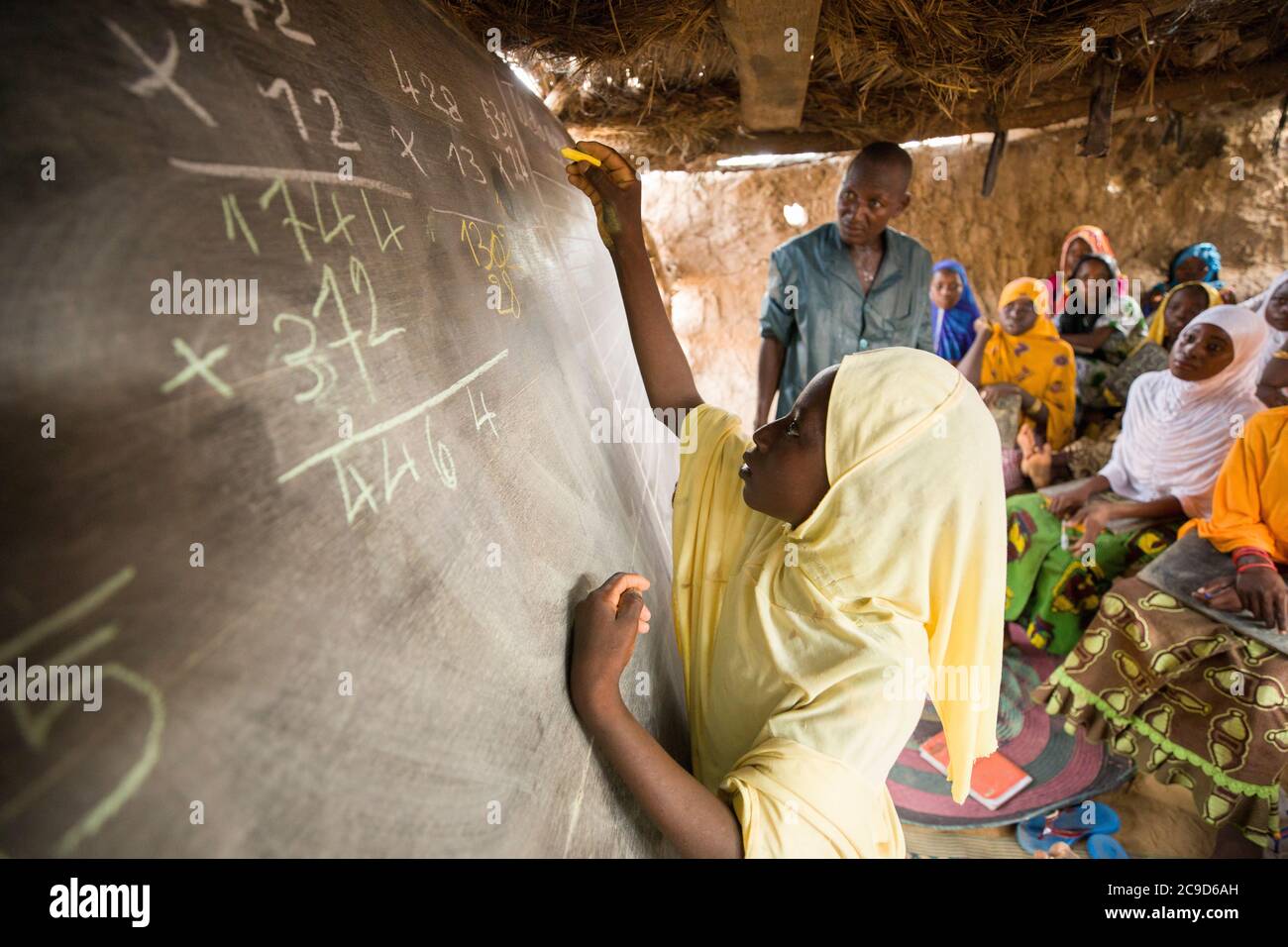 Muslim burka classroom hi-res stock photography and images - Alamy