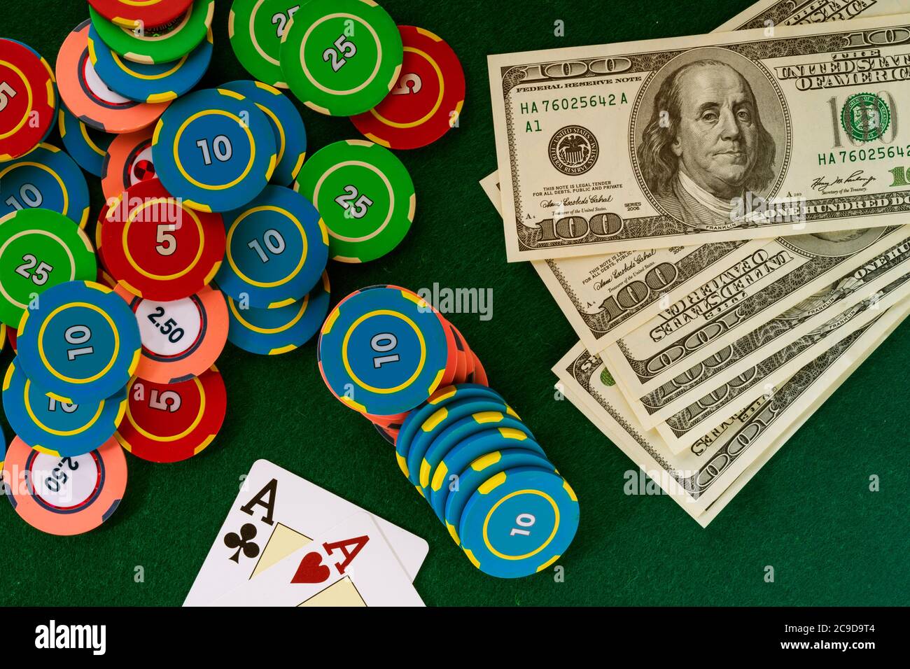 Deck of cards green background hi-res stock photography and images - Alamy