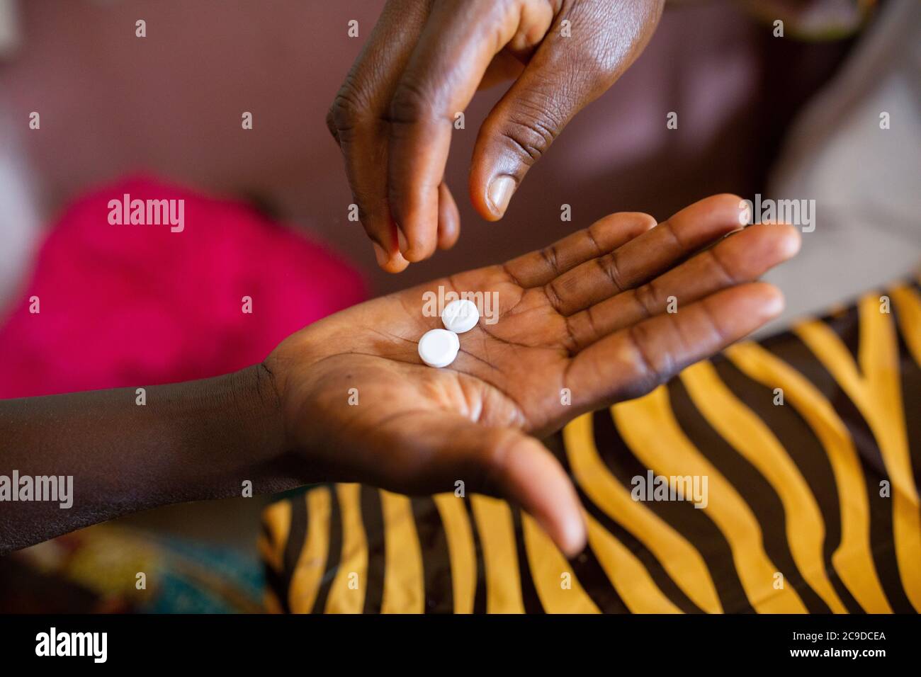 Malaria tablets africa hi-res stock photography and images - Alamy
