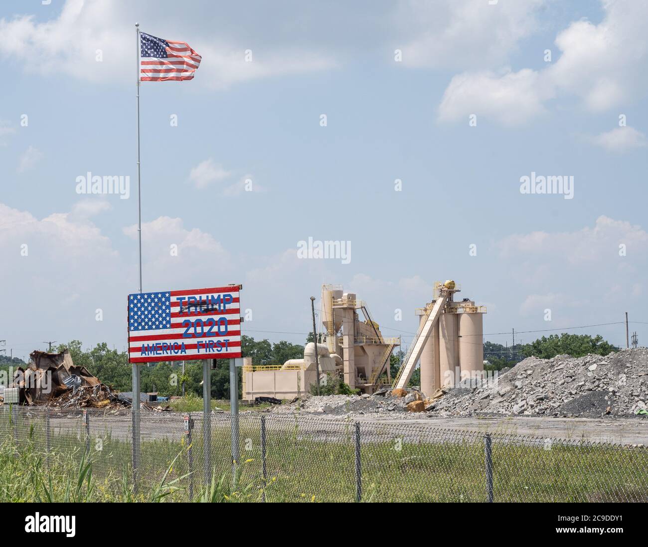 Trump sign highway hi-res stock photography and images - Alamy