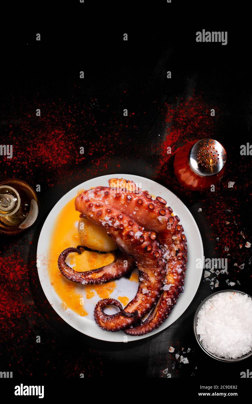 Octopus dish hi-res stock photography and images - Alamy