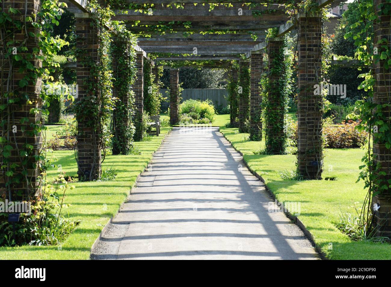 Arches path pathway hi-res stock photography and images - Alamy