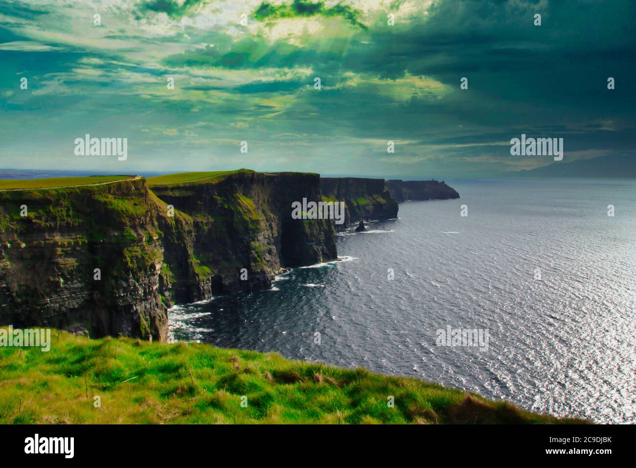 the cliffs of moher at sunset Stock Photo - Alamy