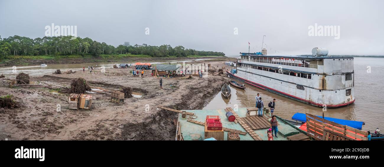 Amazon river boats hi-res stock photography and images - Alamy