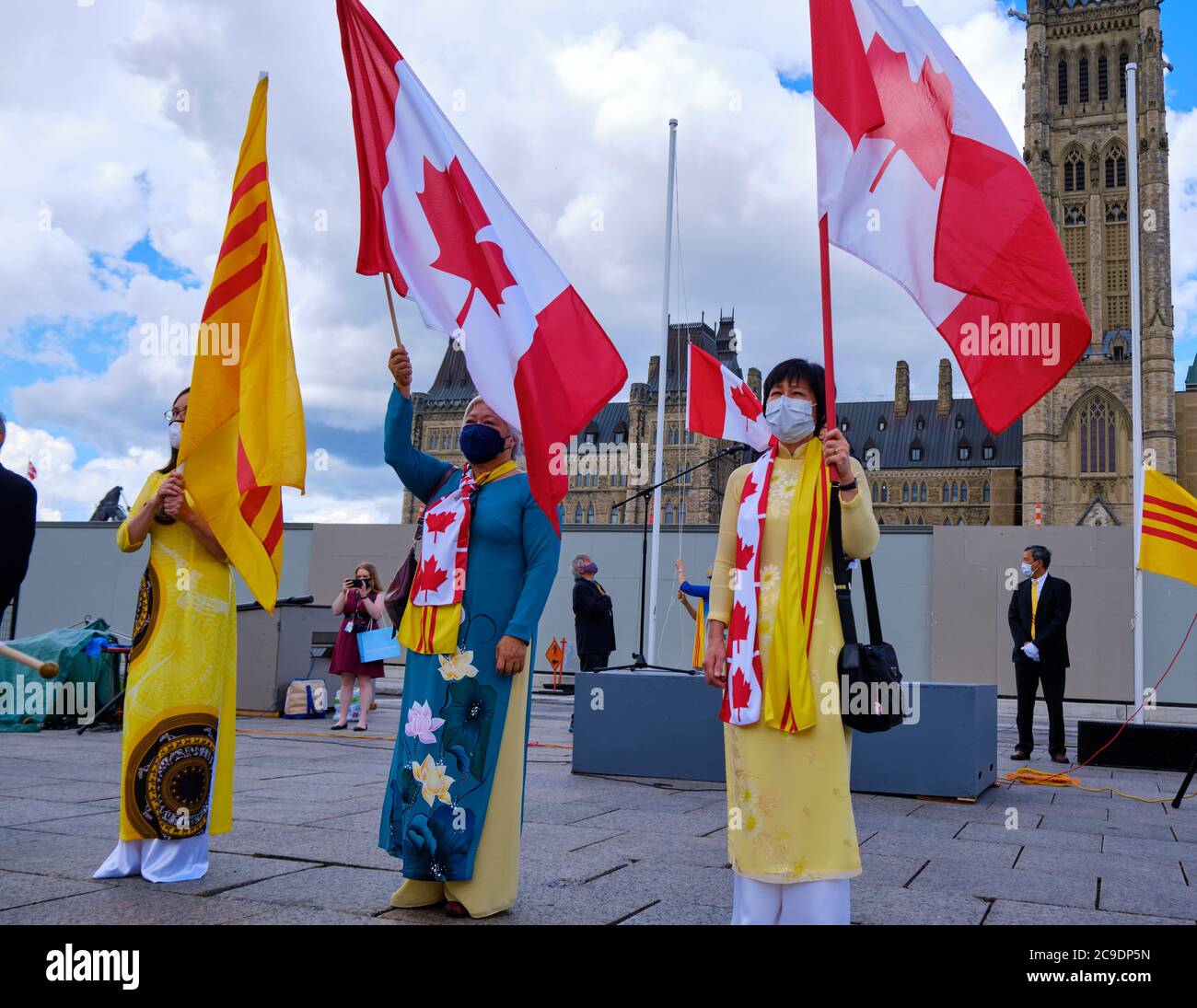 Vietnamese freedom and heritage flag hi-res stock photography and ...