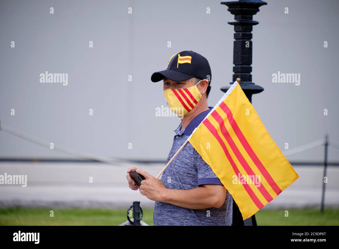 Vietnamese freedom and heritage flag hi-res stock photography and ...