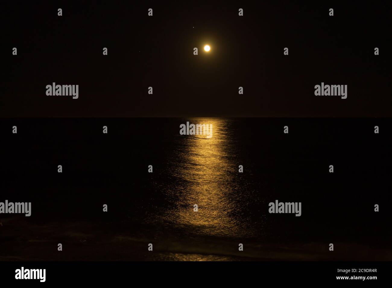 Full moon nightscape hi-res stock photography and images - Alamy