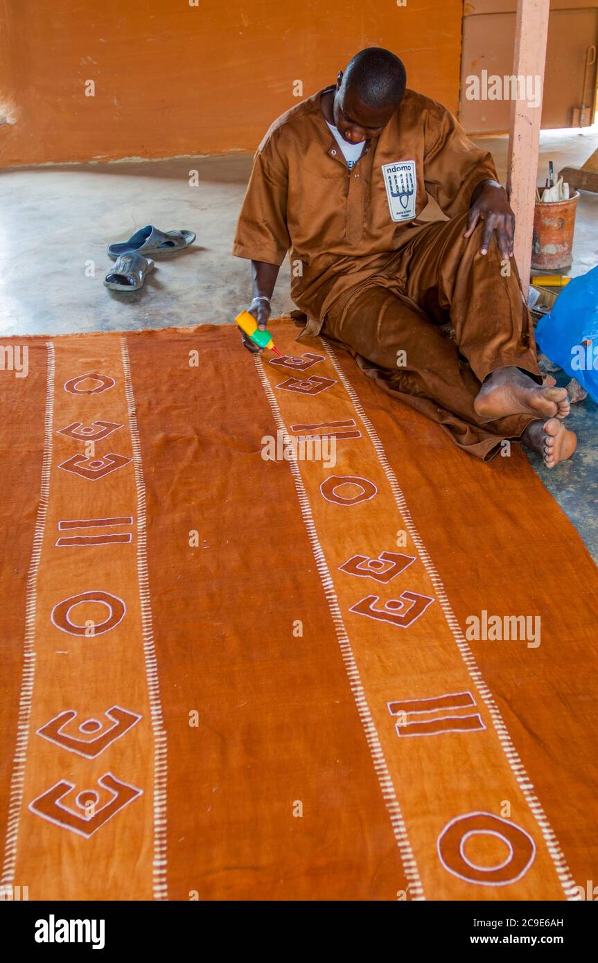 Bogolanfini mali hi-res stock photography and images - Alamy