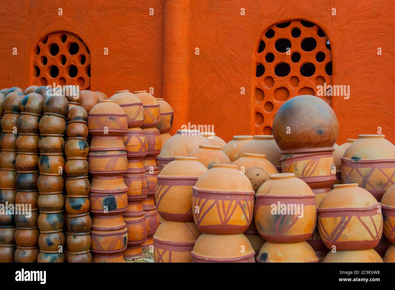Mali segou pottery hi-res stock photography and images - Alamy