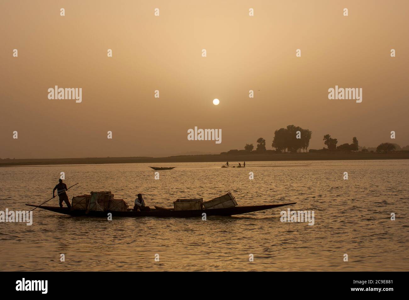 Mopti african sunset boat hi-res stock photography and images - Alamy