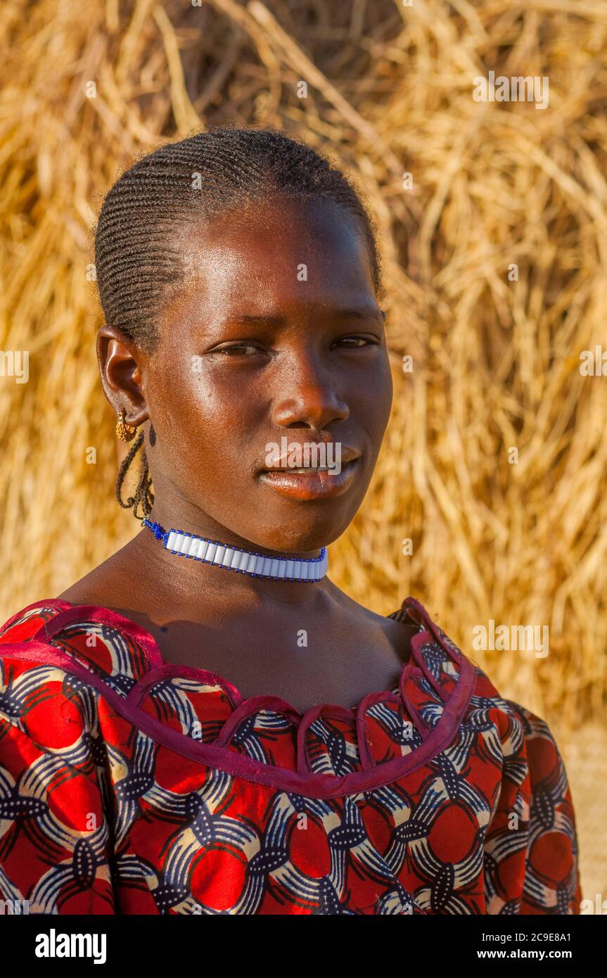 Village on banks river niger hi-res stock photography and images - Alamy
