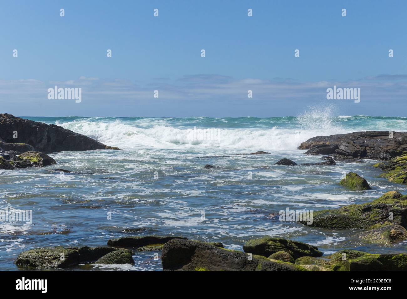 Aqua blue green breaking ocean waves hi-res stock photography and ...