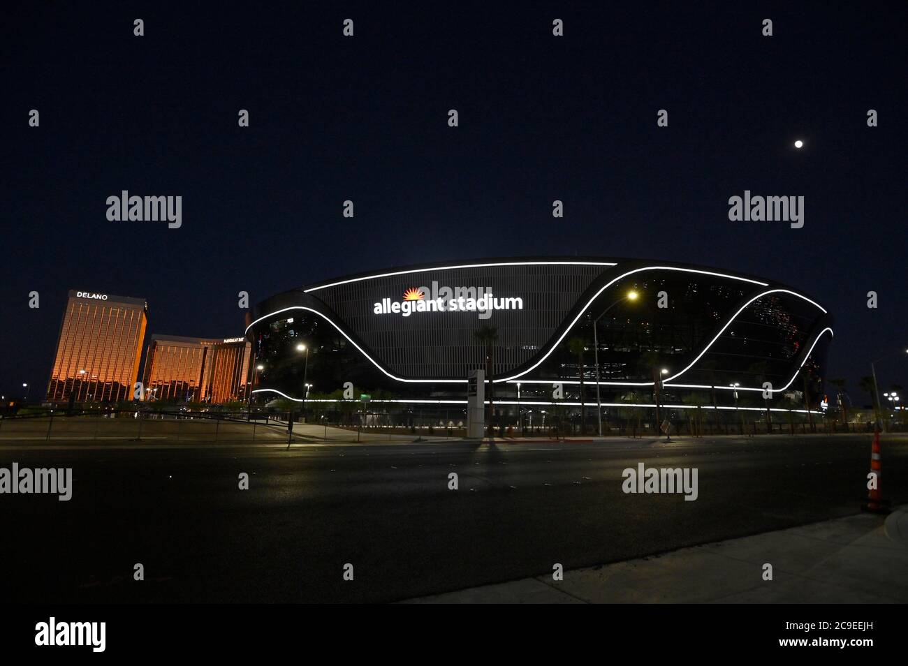 Football stadium lights dome hi-res stock photography and images - Alamy