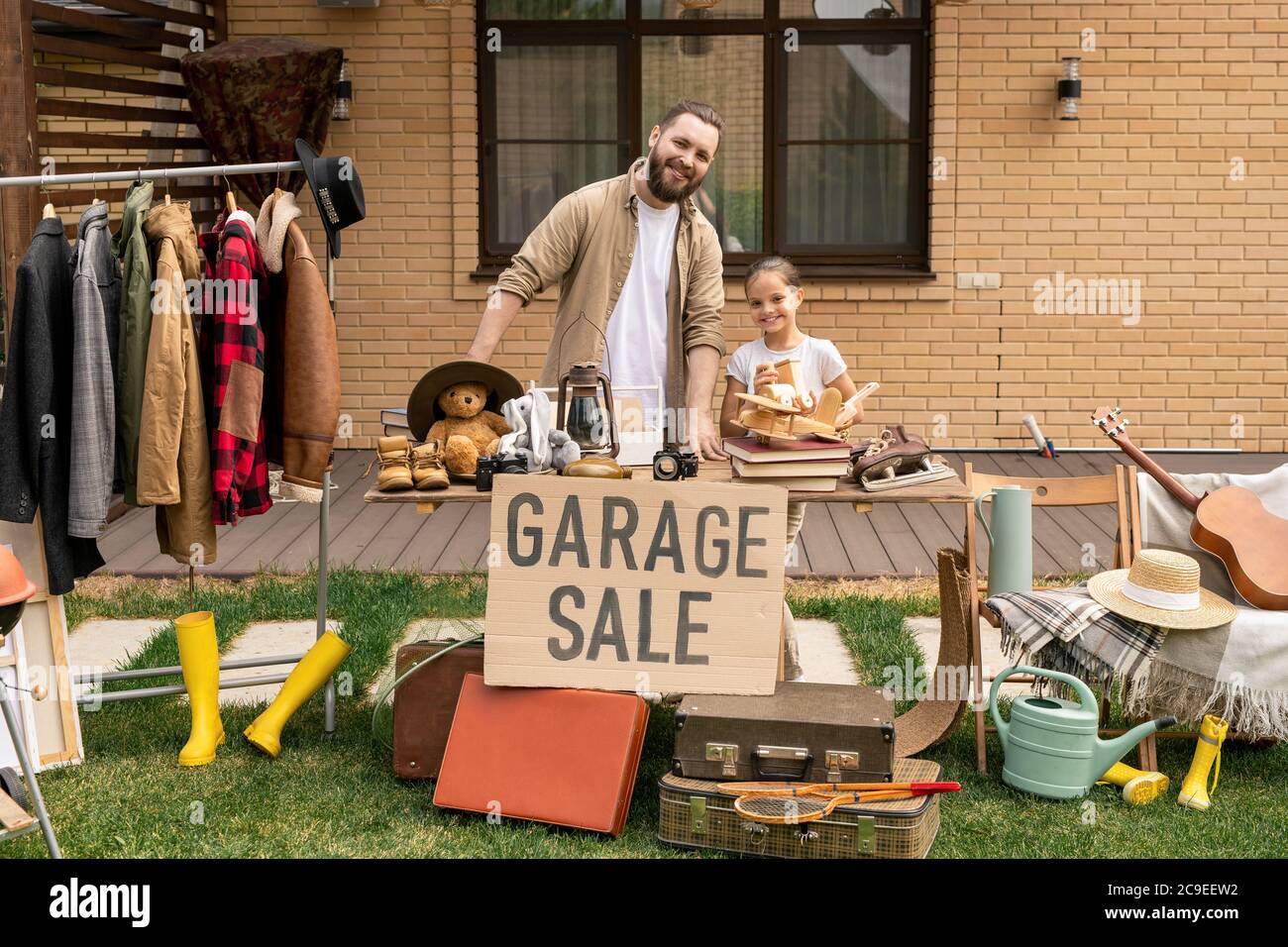 People selling things hi-res stock photography and images - Alamy