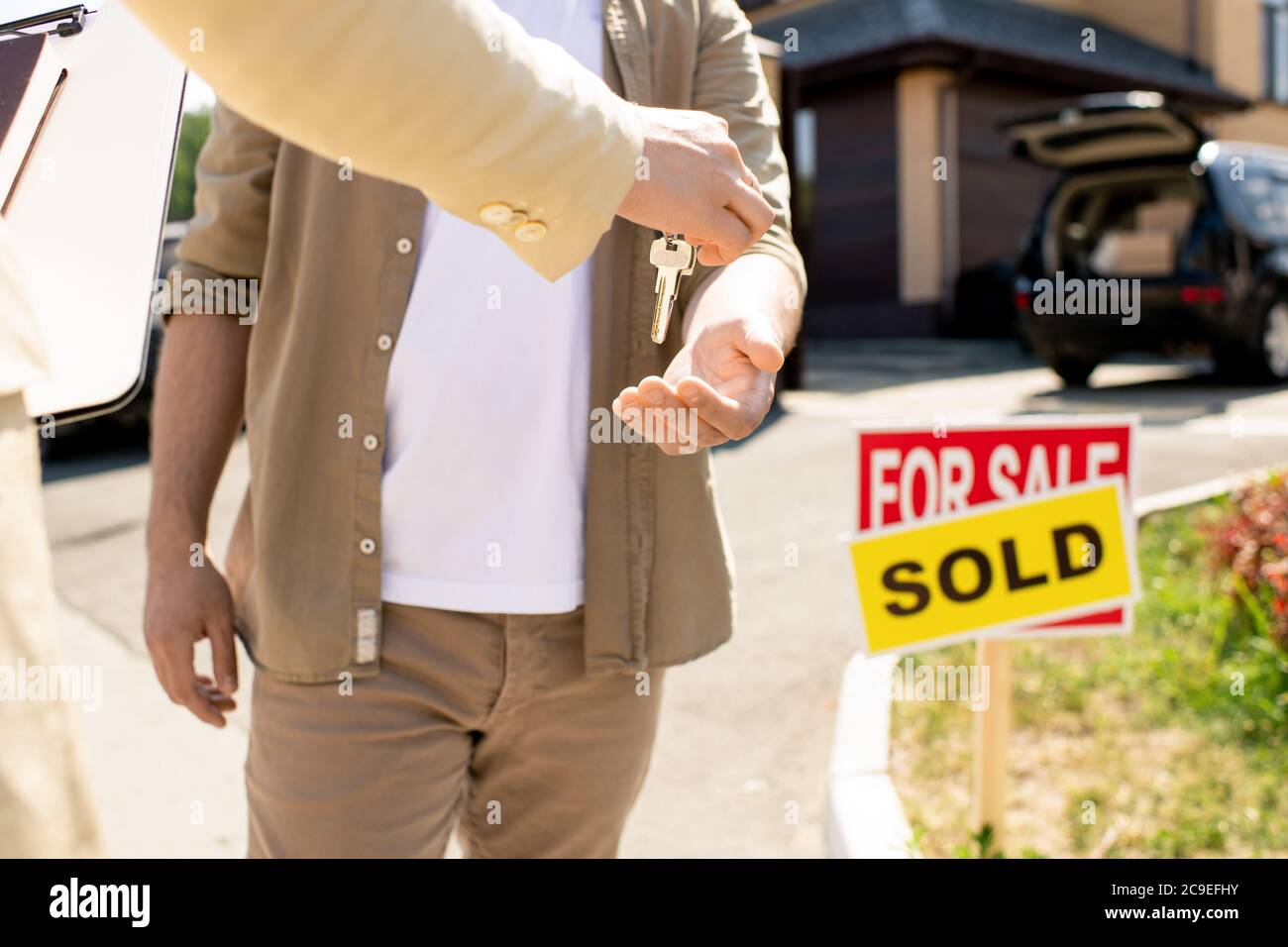 Car sold sign hi-res stock photography and images - Alamy