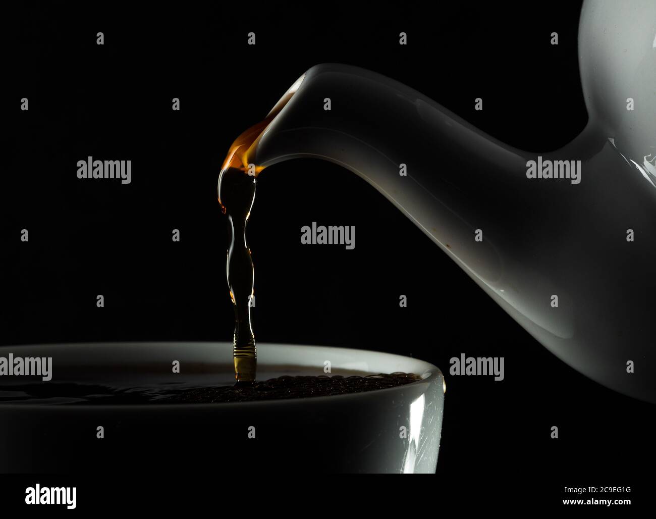 A golden pour of tea Stock Photo - Alamy
