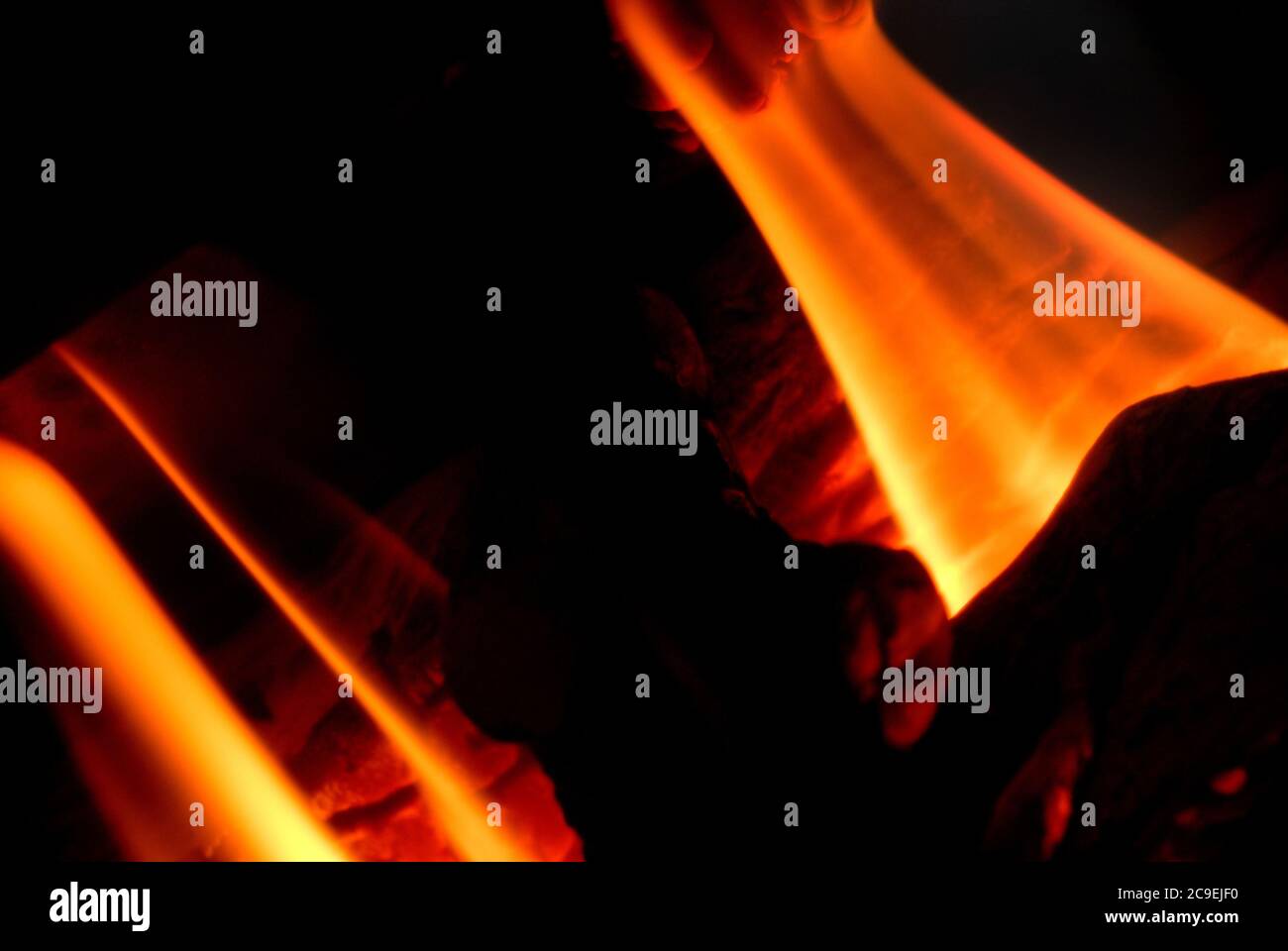 Wood burning in a fire Stock Photo - Alamy