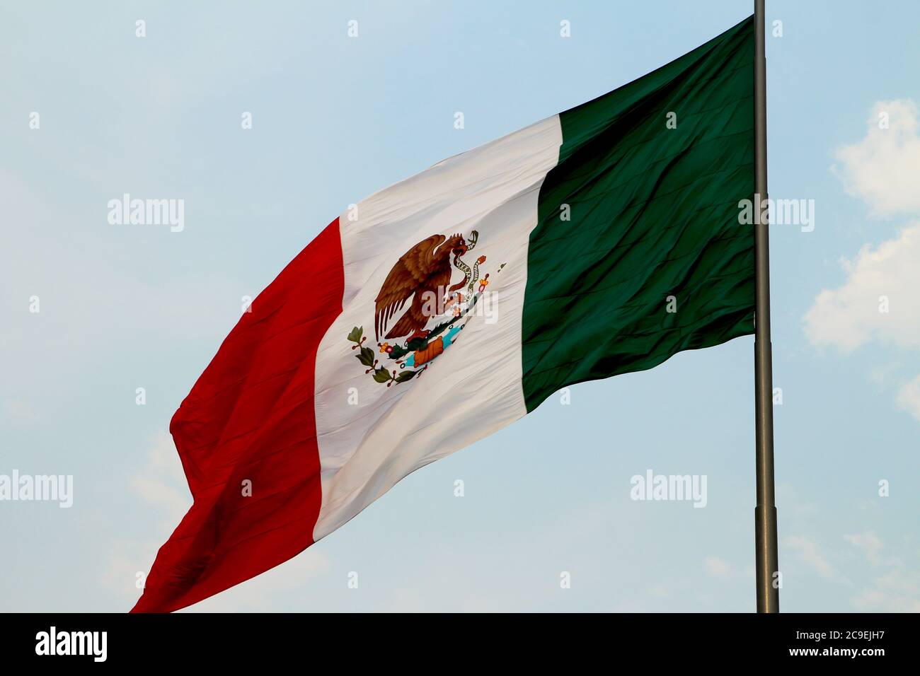 Mexican Flag Eagle High Resolution Stock Photography and Images - Alamy