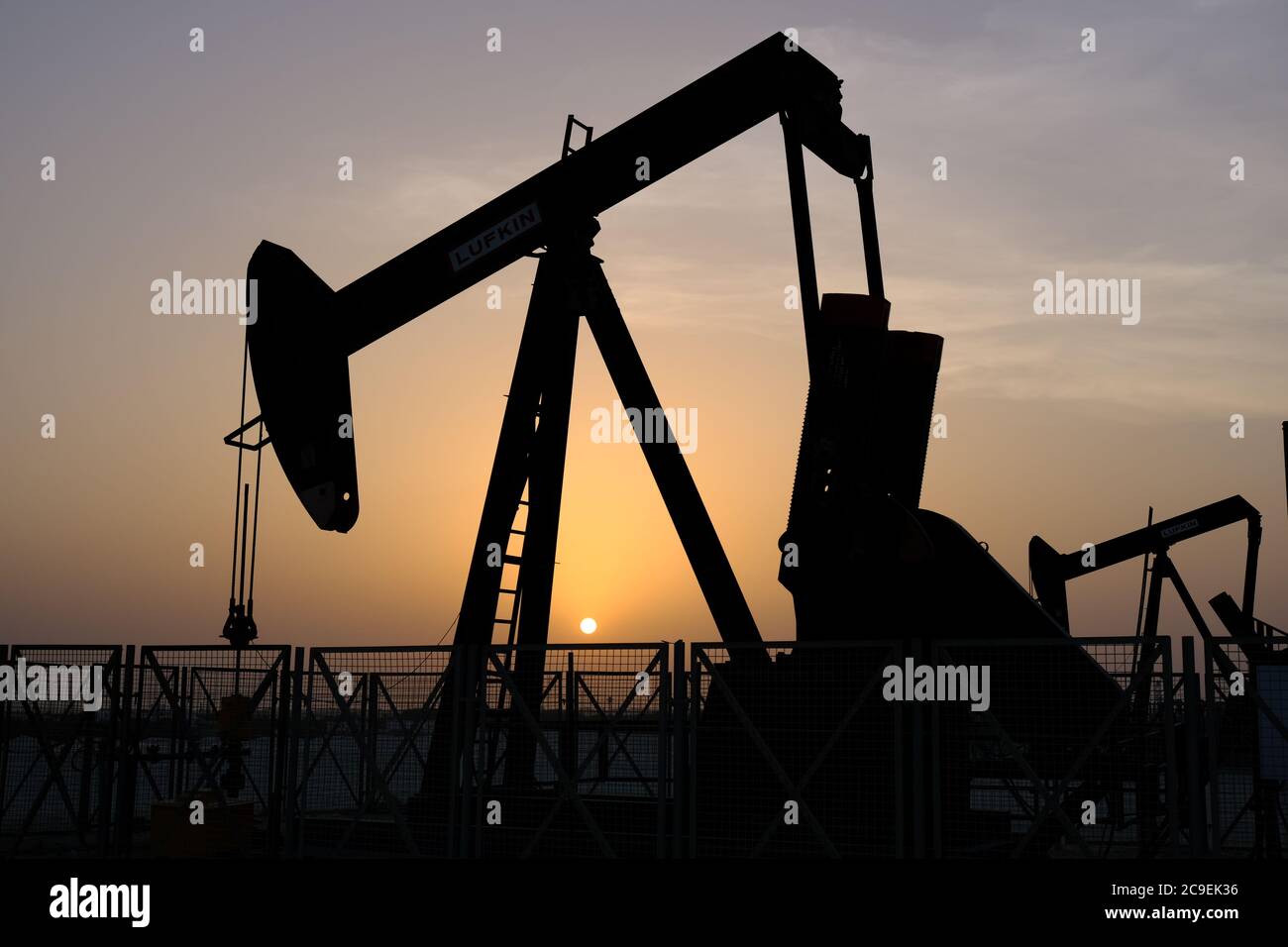 Extraction of crude oil in gulf, primary source of economy Stock Photo ...